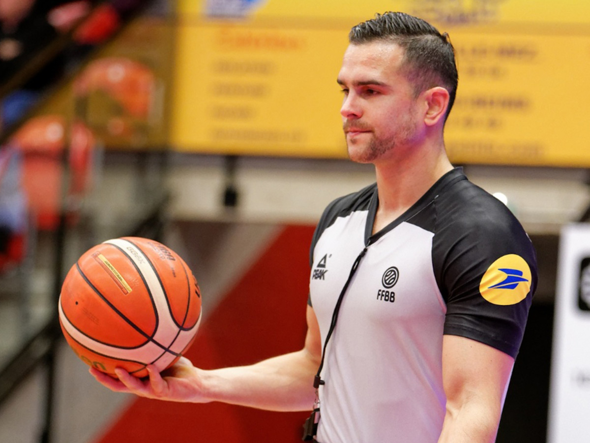 Interview de Valentin OLIOT, arbitre FIBA et Jeep Elite - Tous Arbitres