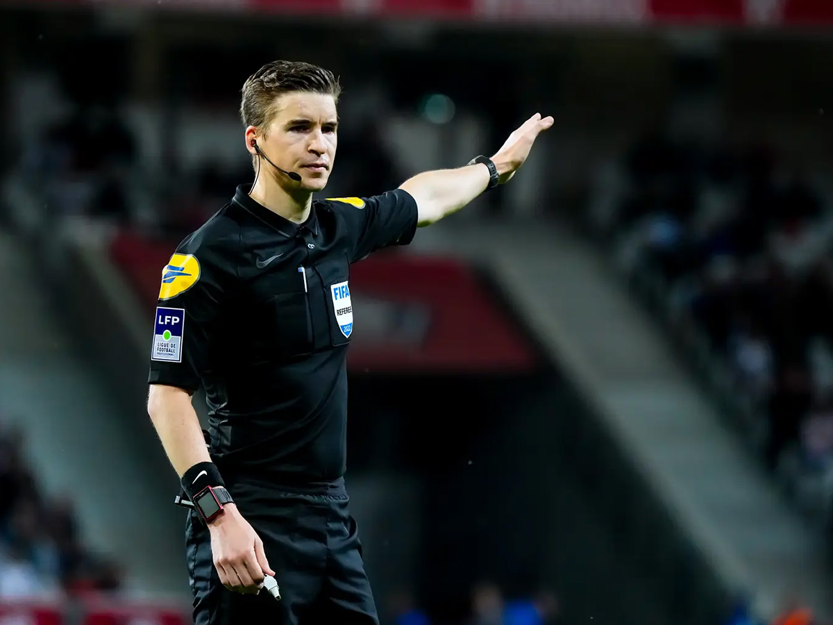 Les arbitres Français aussi ont fait leur rentrée sur la scène ...