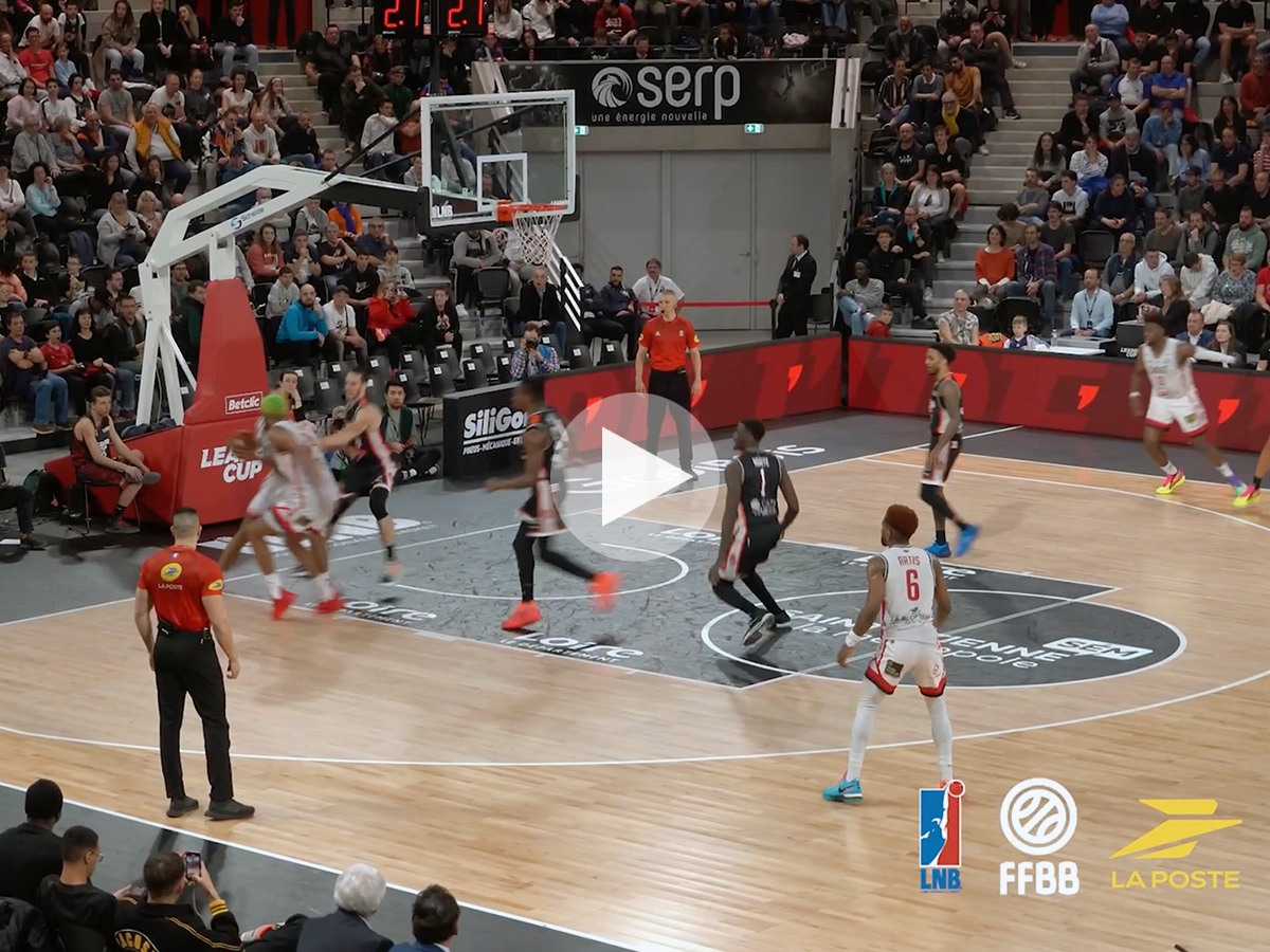 Au cœur de la #Leaderscup aux côtés des arbitres élite de basket 🏀 ...